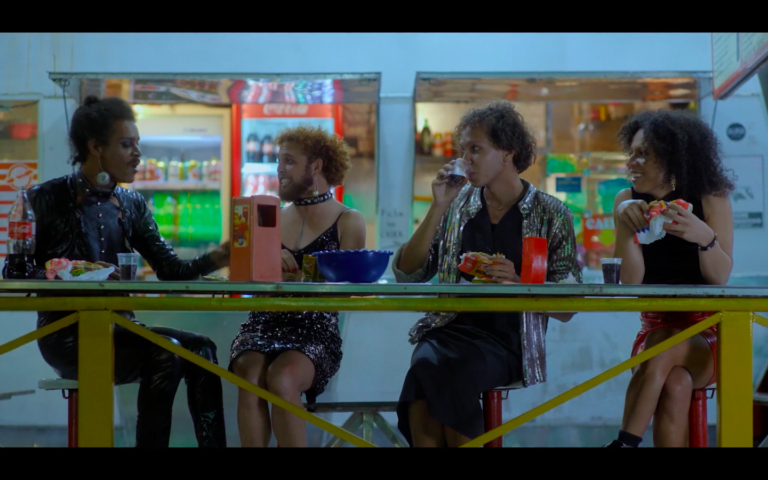 CRÍTICA | TUDO O QUE VOCÊ PODIA SER - Taverna GM